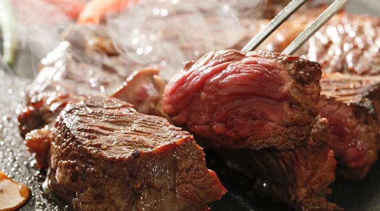 Steakhouse in Naples: 10 places to eat the best meat