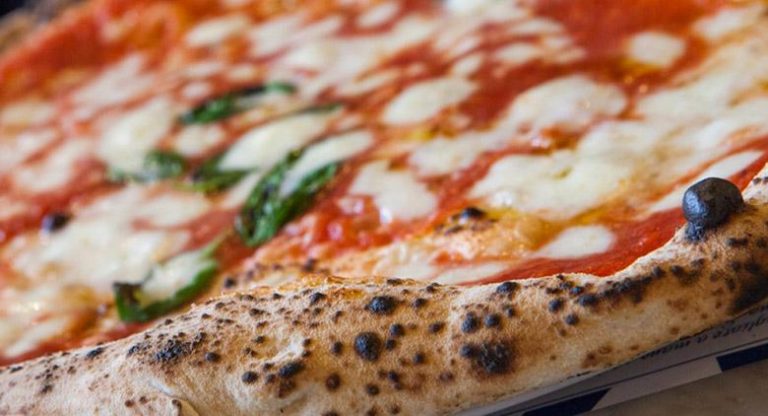 Pizza margherita: history and legend of the most famous Neapolitan ...