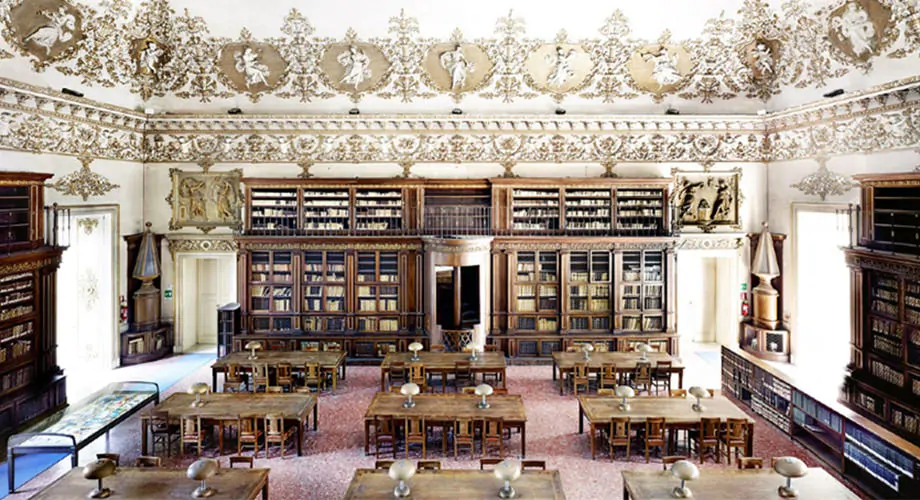 National Library of Naples: history, schedules, how to get there