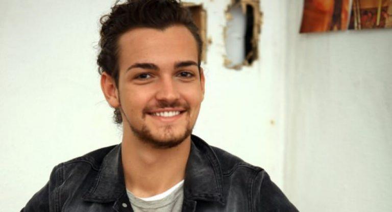 Valerio Scanu at the Auchan in Naples to meet the fans
