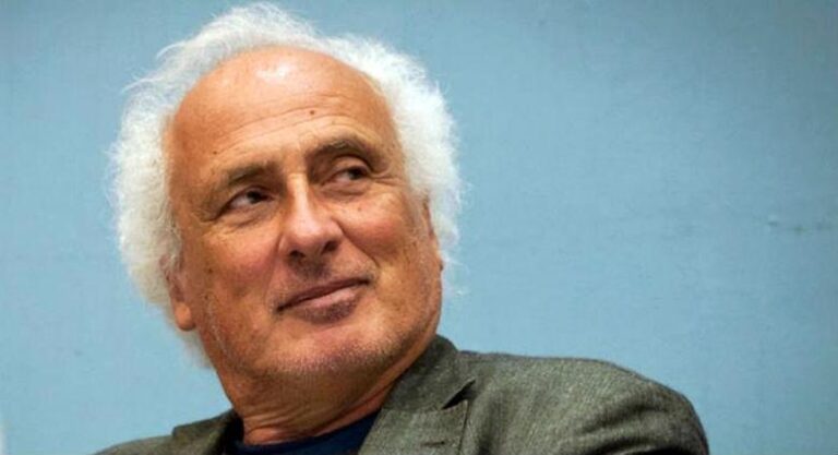 Stefano Benni alla Feltrinelli di Napoli per presentare il libro Prendiluna