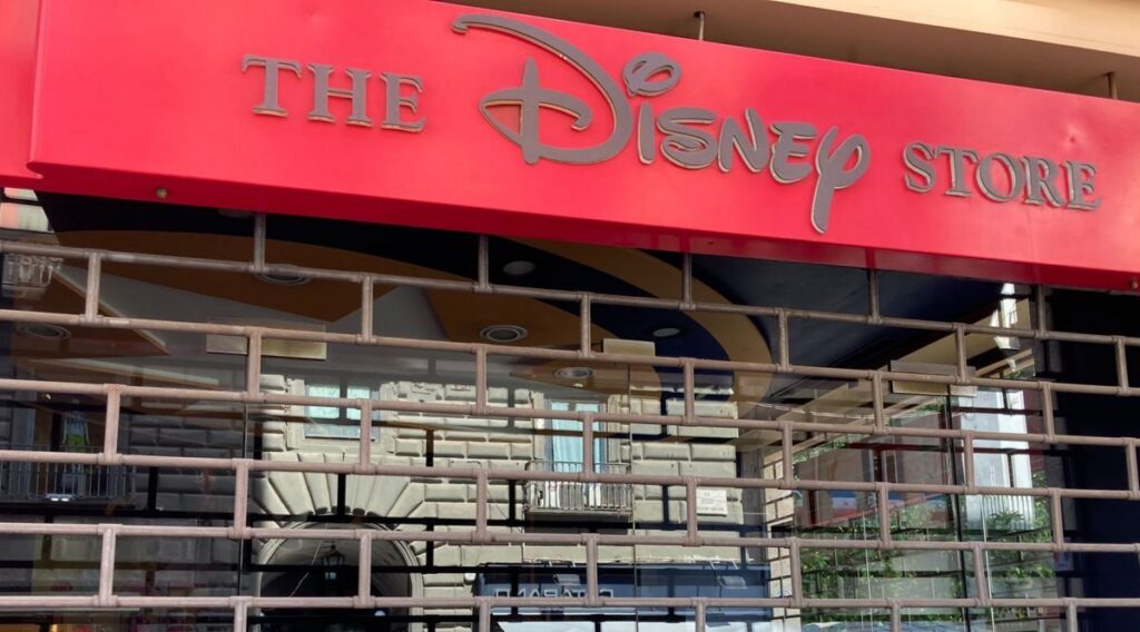 Disney Store in Naples closes: farewell to the local in via Toledo