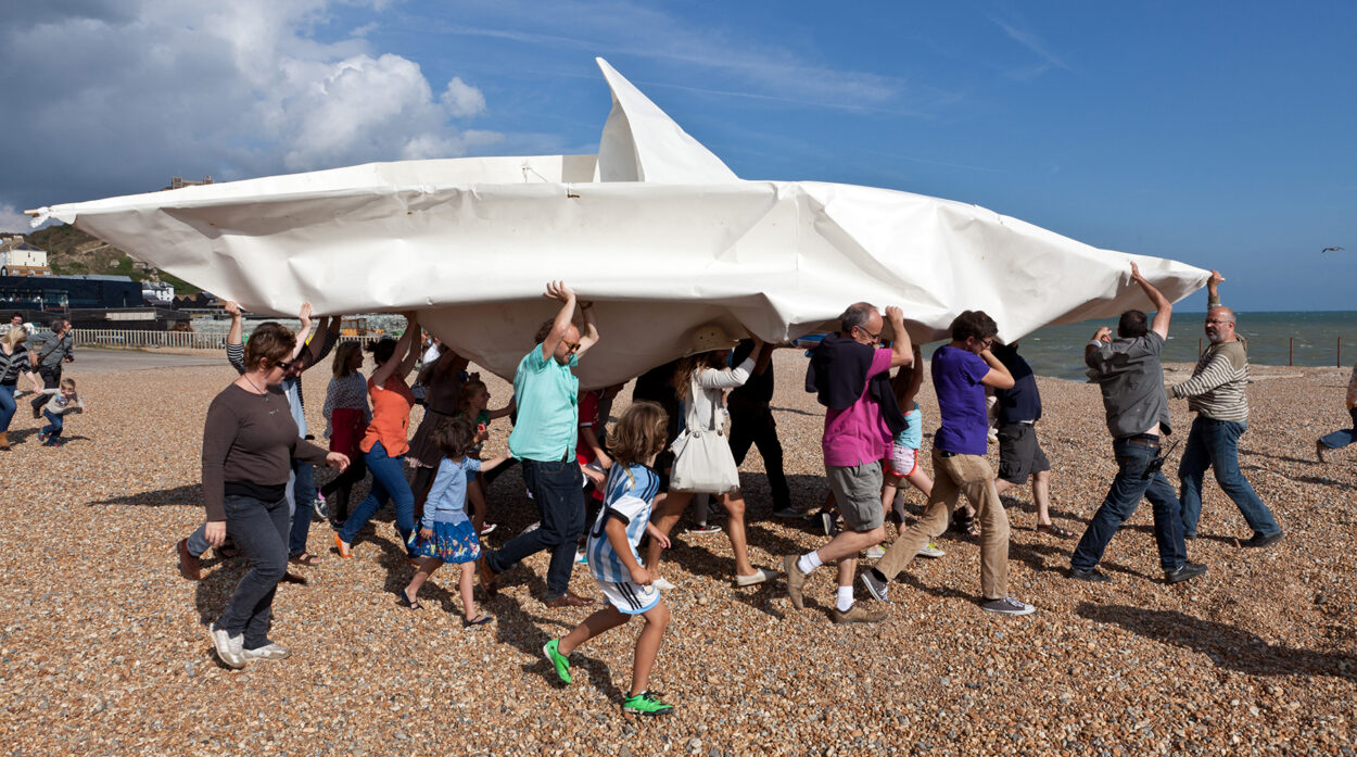 La Flotta di Carta da Procida a Napoli, le grandi barche in origami ...
