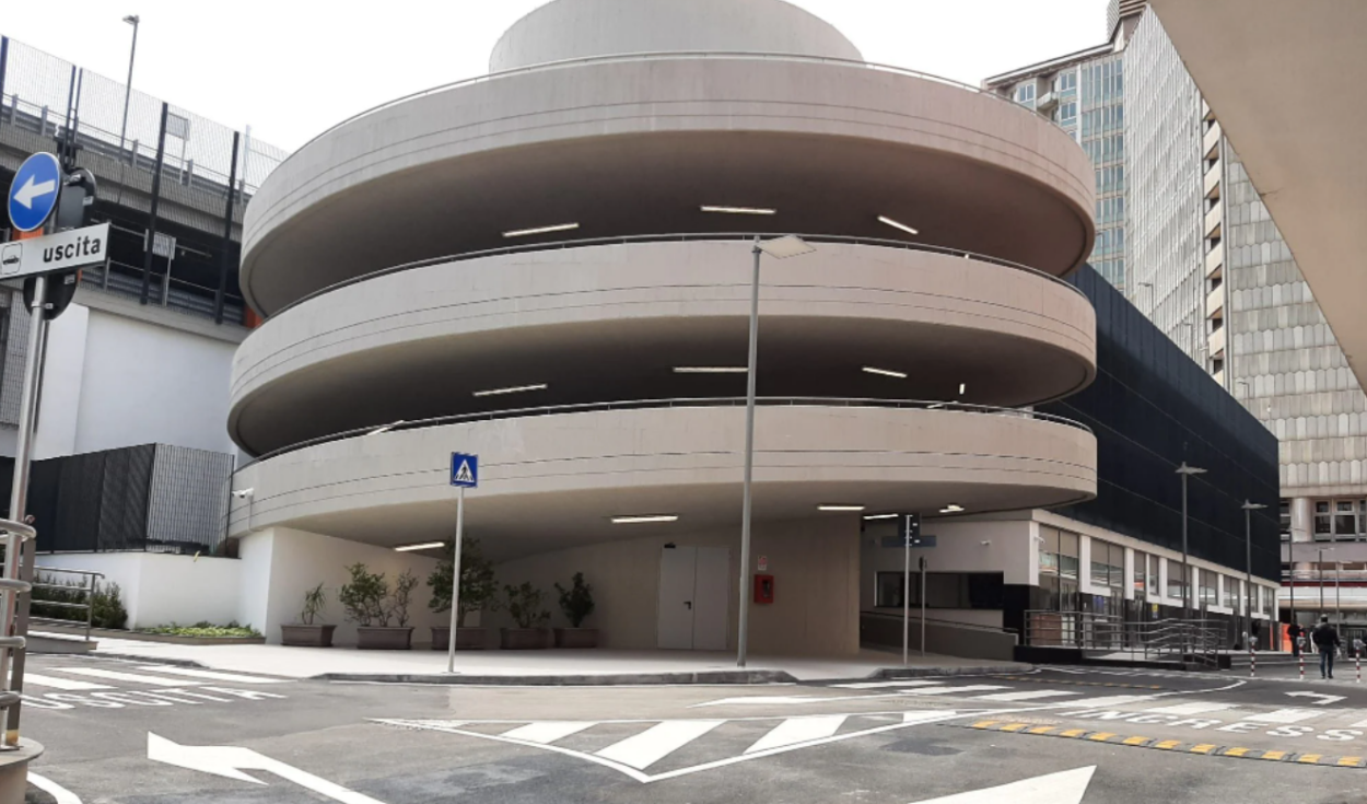 Stazione Centrale di Napoli, apre il maxi parcheggio multipiano: orari ...