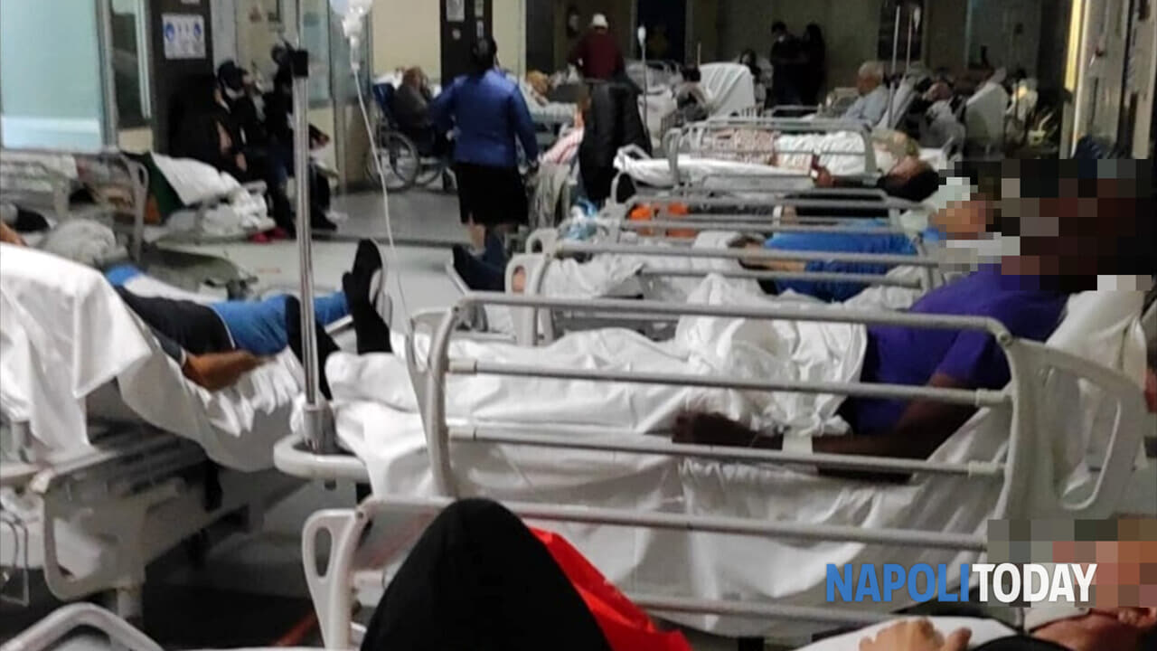 Cardarelli, new emergency: stretchers crowd the emergency room