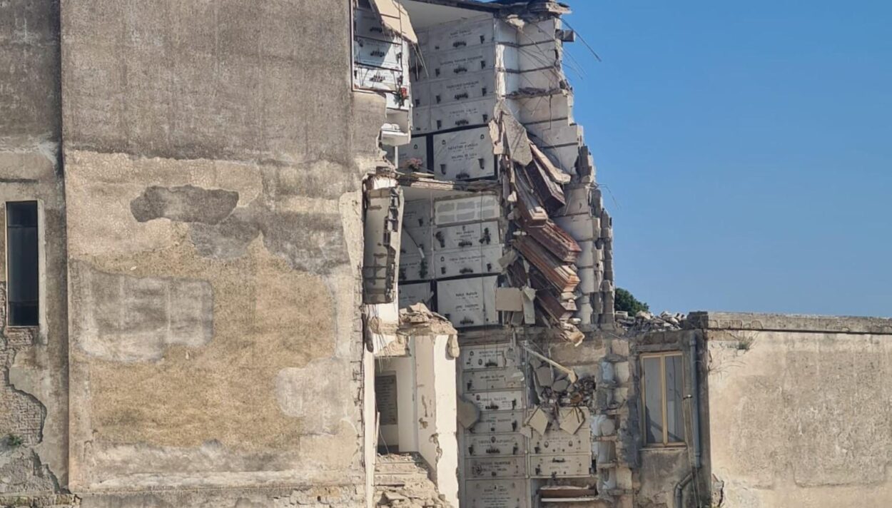 Poggioreale Cemetery in Naples closed after the new collapse with the ...