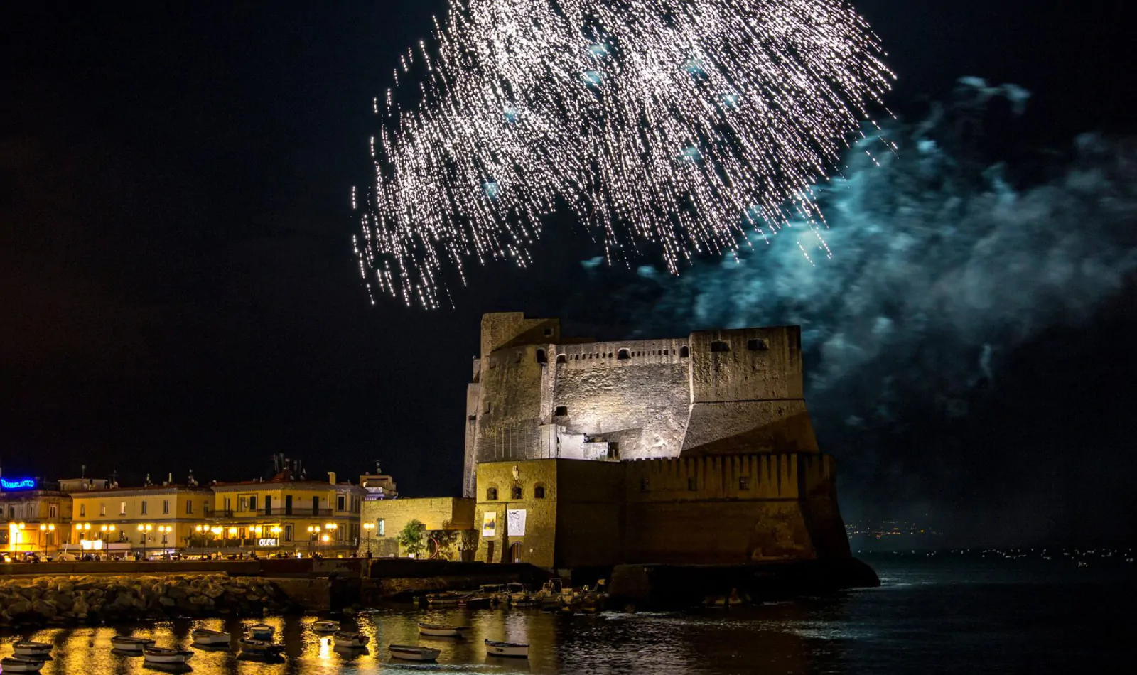 Capodanno a Napoli 2025, il programma delle quattro giorni con Geolier e Luchè