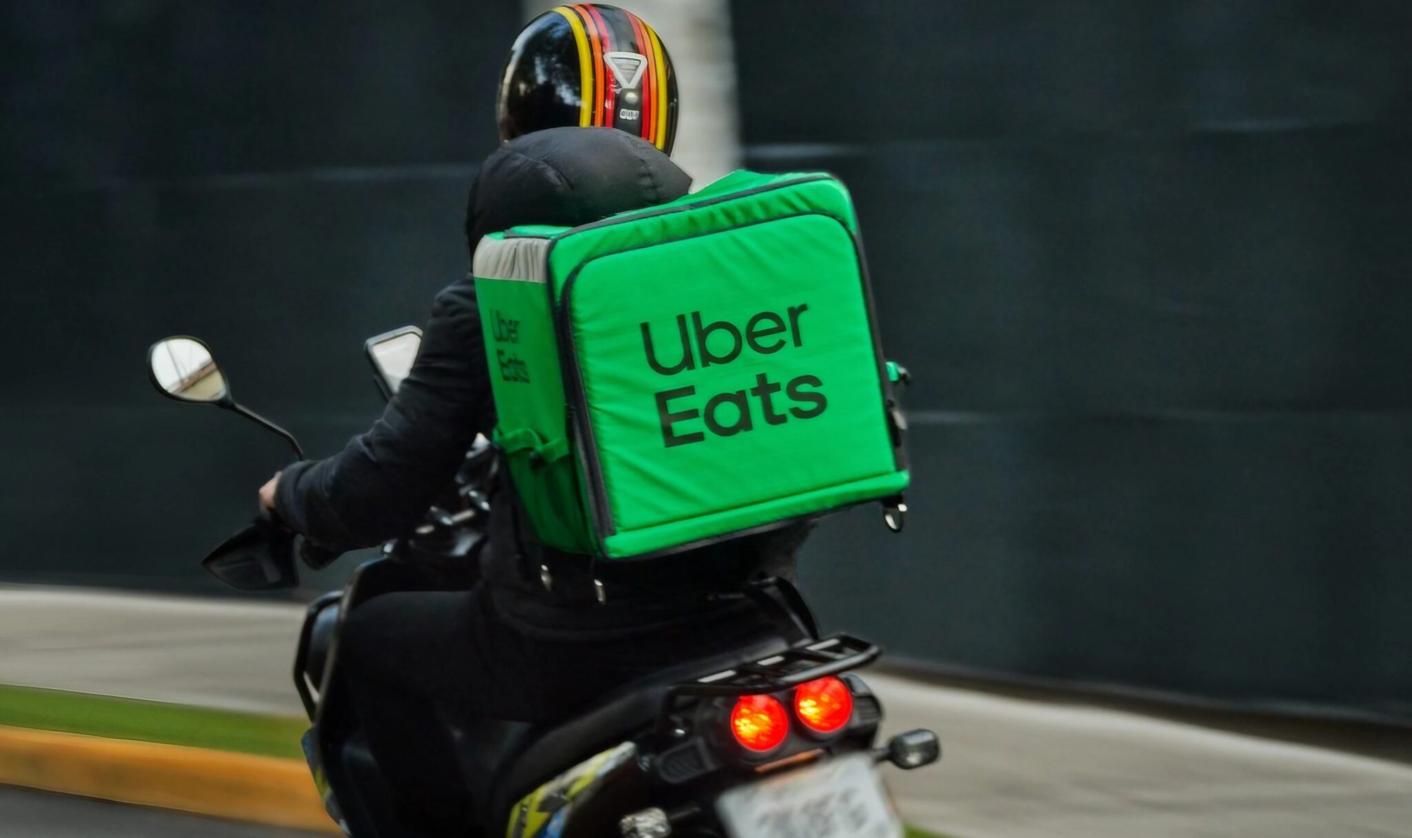 Uber Eats Italia chiude. Perché, da quando e cosa sta succedendo