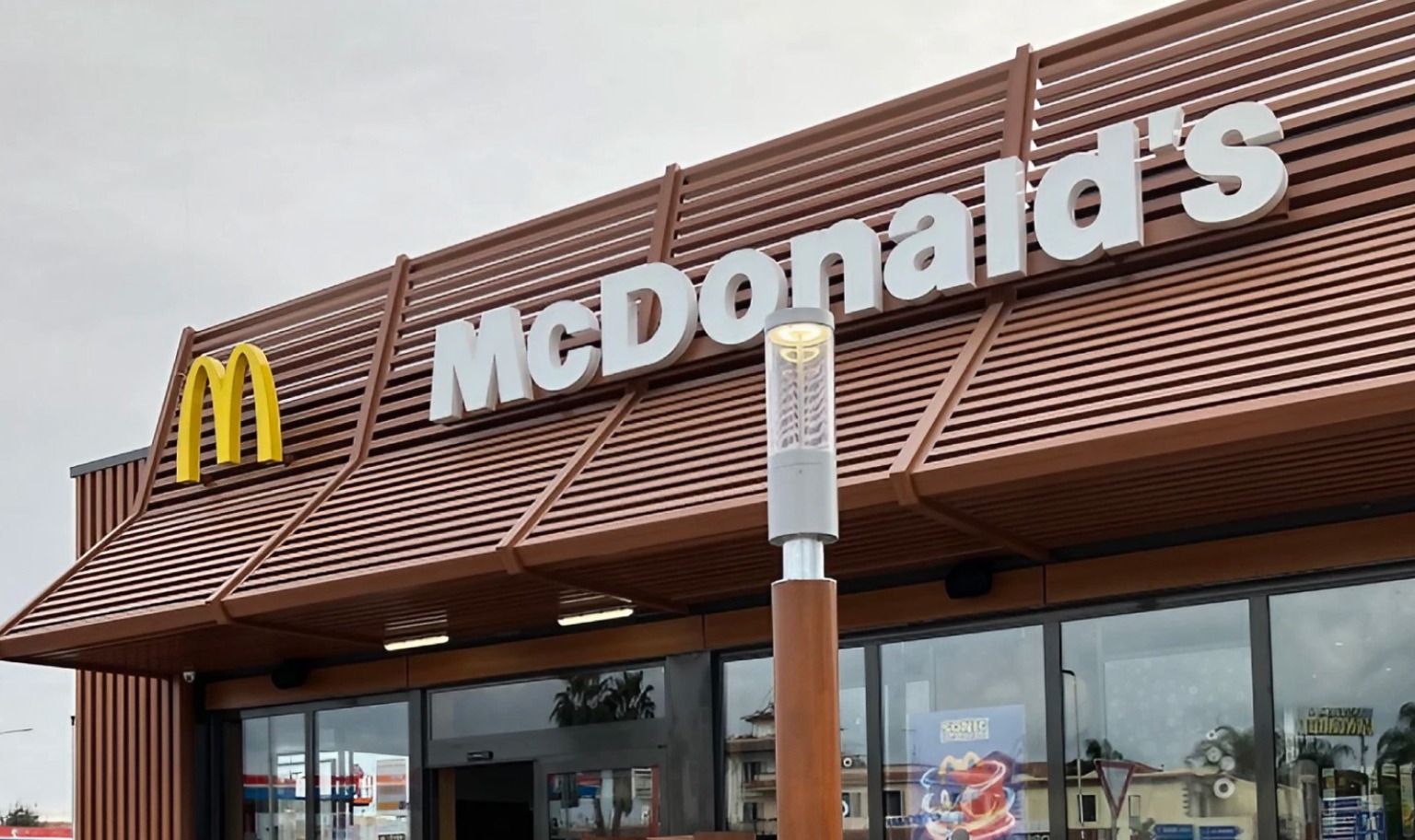 McDonald's opened in Licola, where and when (address and date)!