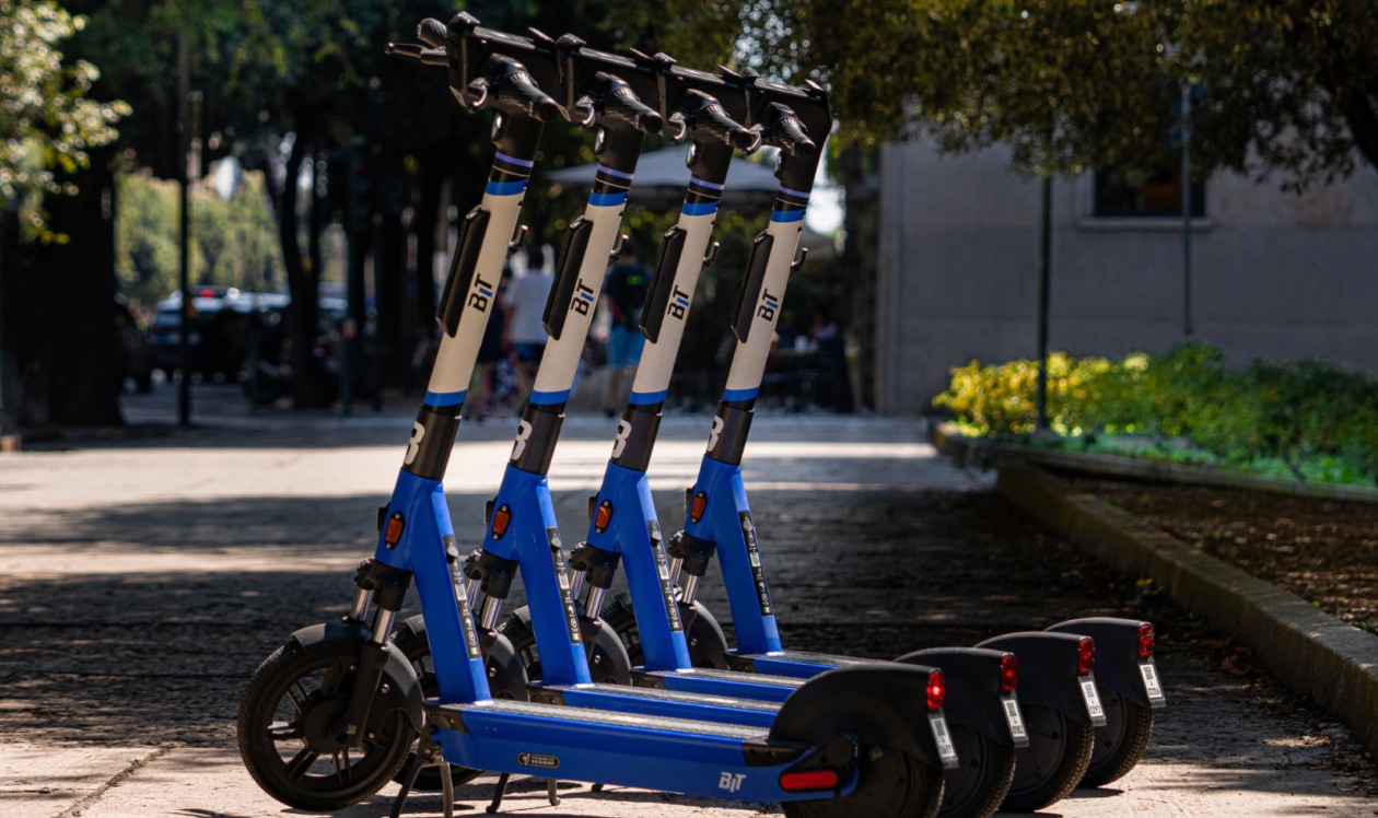BIT electric scooters in Naples, how and where to rent them