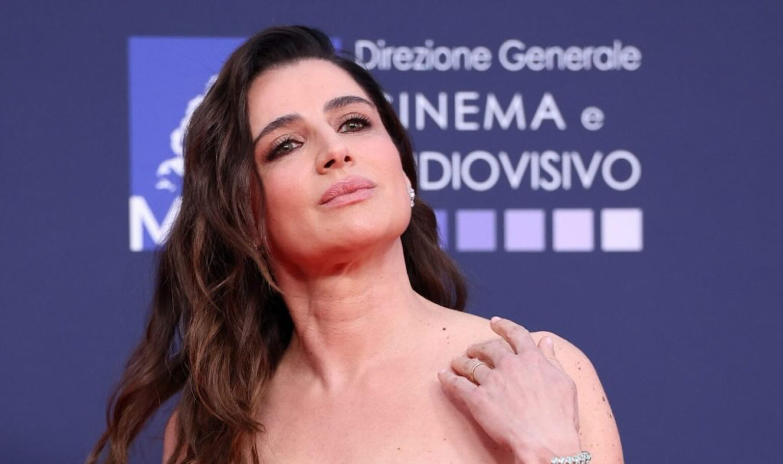 Dove si gira La Preside. Luisa Ranieri e Zingaretti a Napoli per la ...