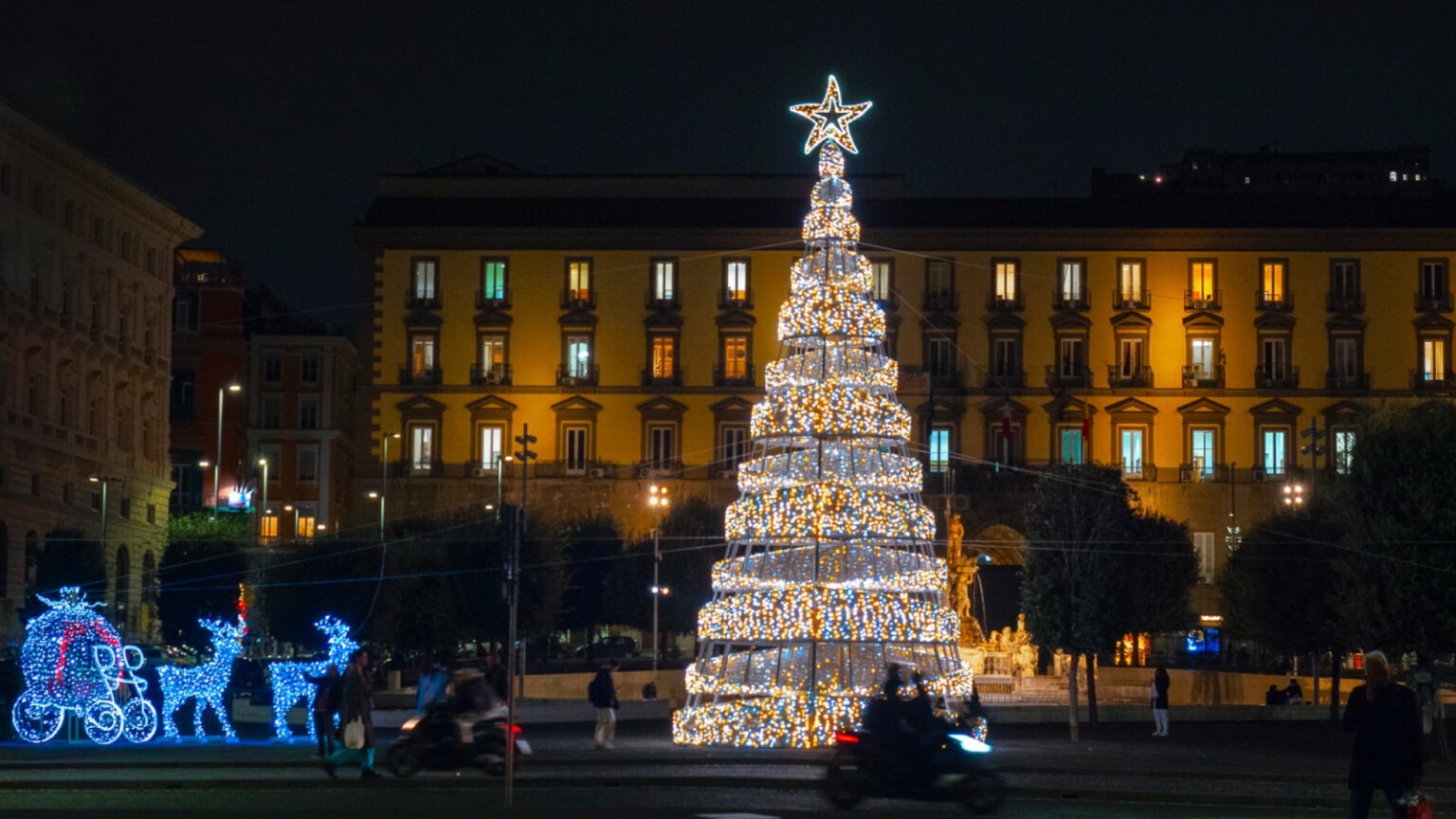 Natale a Napoli 2025 con grandi novità, tra luminarie e il Villaggio di ...